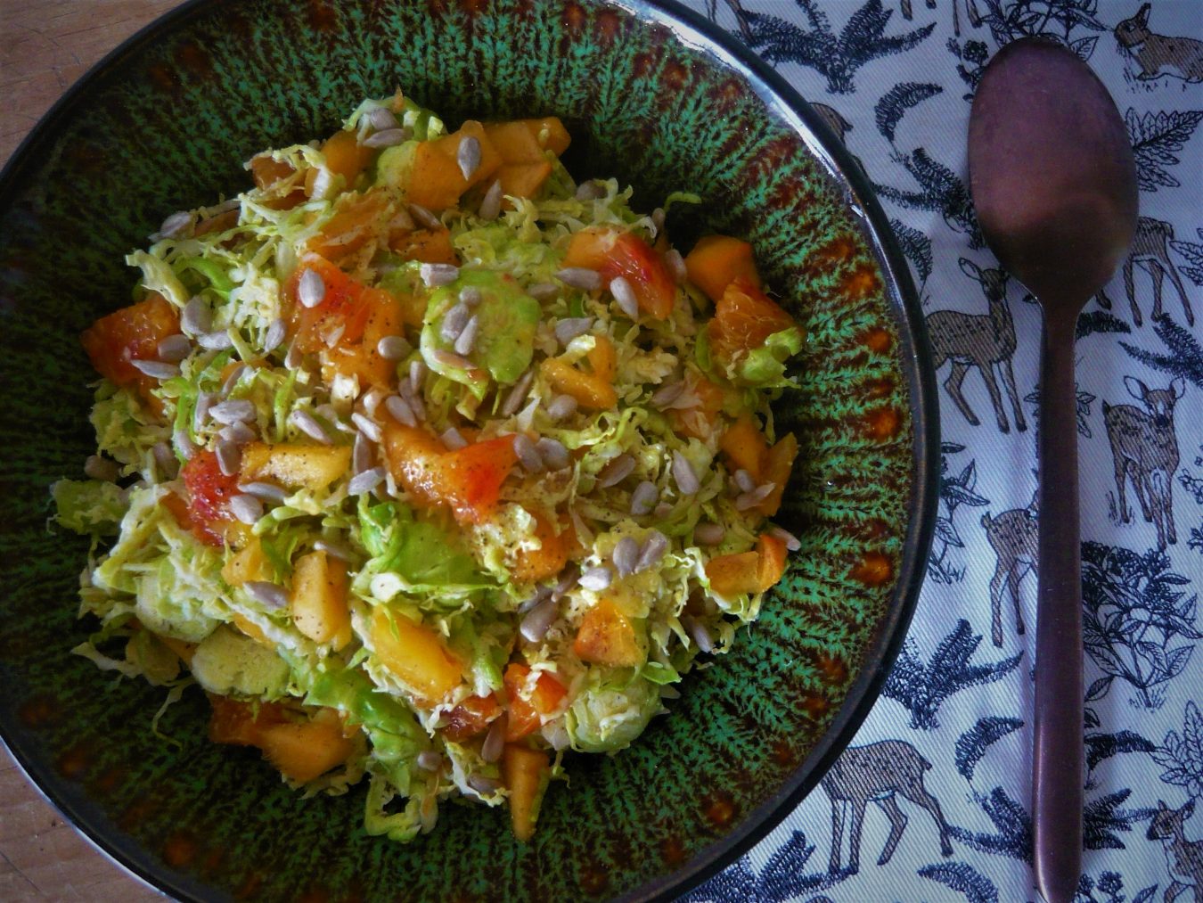 Salade de Choux de Bruxelles au Kaki et à l’Orange Sanguine – Mes ...